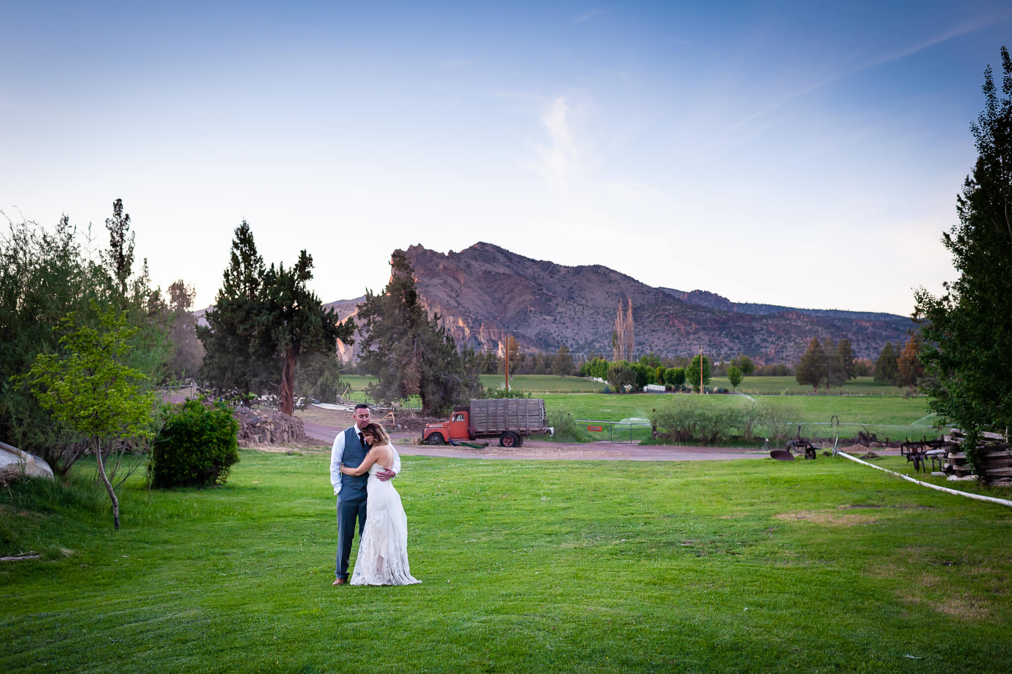 Smith Rock Wedding from No Boundaries Photography